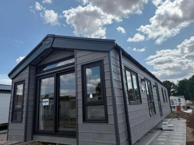 2 Bedroom Lodge Character Property