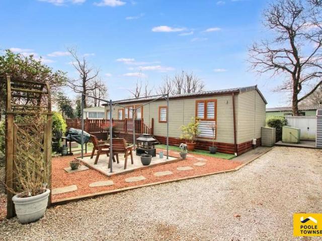 2 Bedroom Lodge Character Property