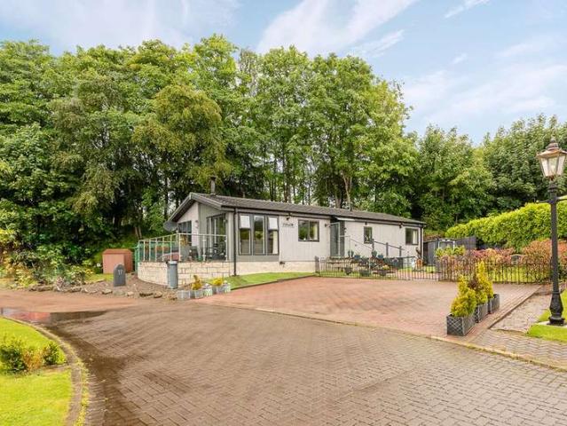 2 Bedroom Lodge Character Property
