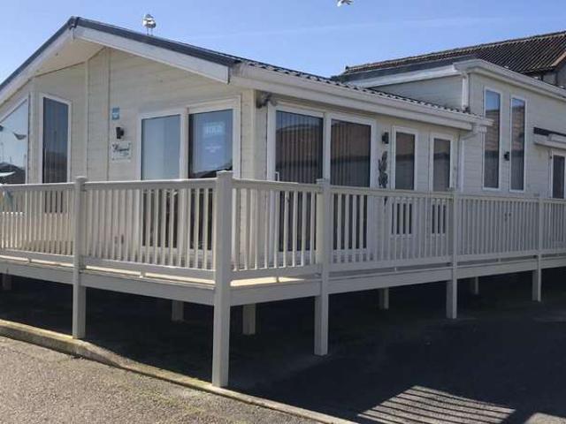 2 Bedroom Lodge Character Property