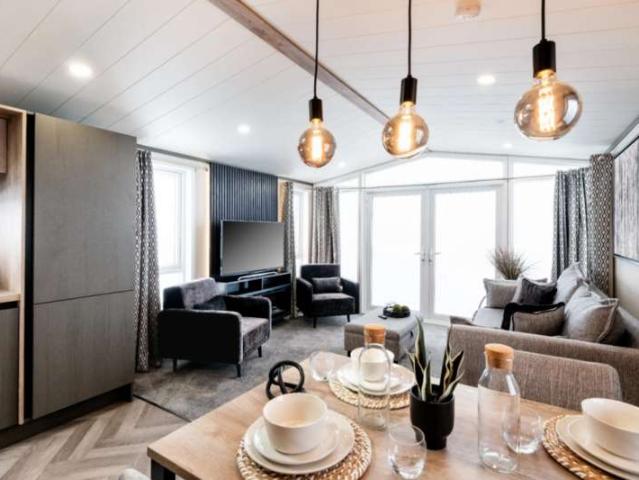 2 Bedroom Lodge Character Property
