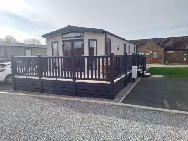 2 Bedroom Lodge Character Property
