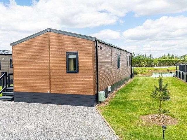 2 Bedroom Lodge Character Property