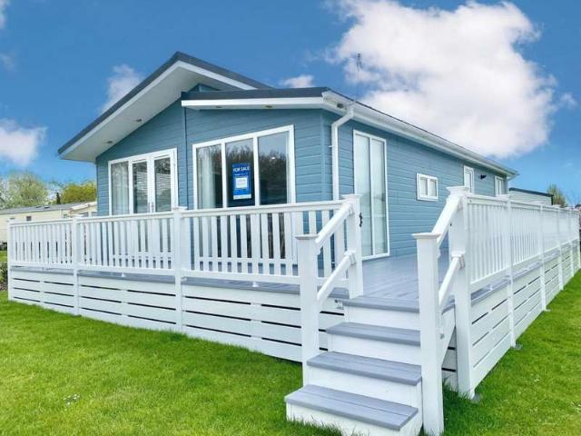 2 Bedroom Lodge Character Property