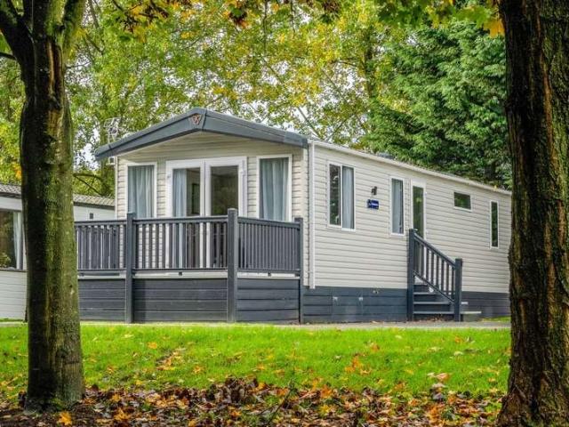 2 Bedroom Lodge Character Property