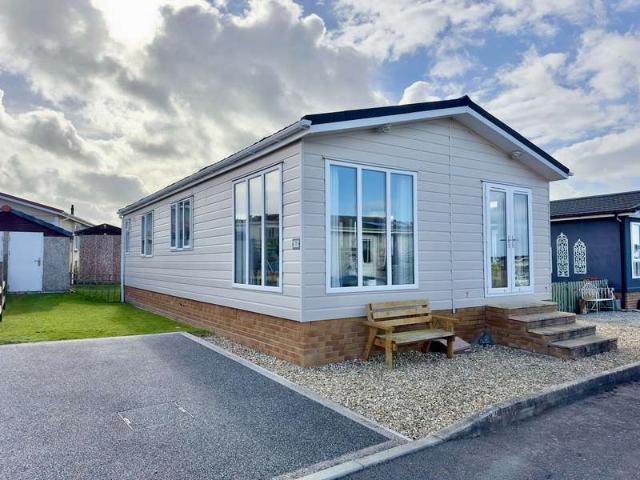 2 Bedroom Lodge Character Property