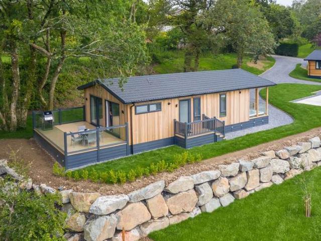 2 Bedroom Lodge Character Property