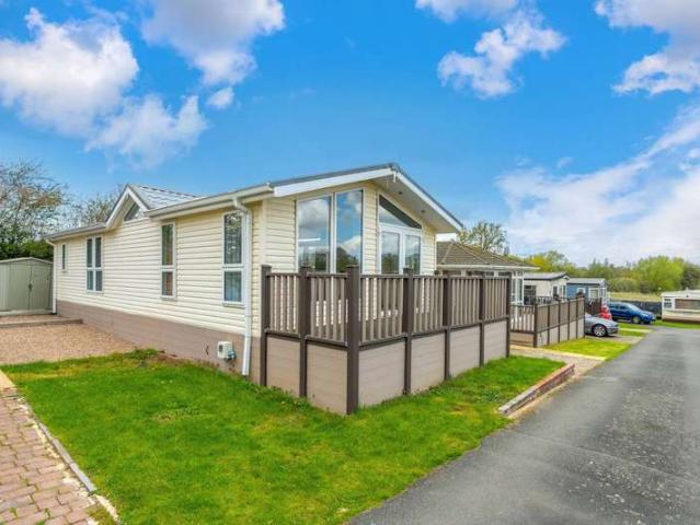 2 Bedroom Lodge Character Property