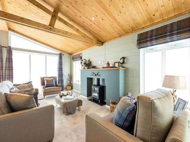 2 Bedroom Lodge Character Property