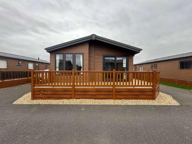 2 Bedroom Lodge Character Property