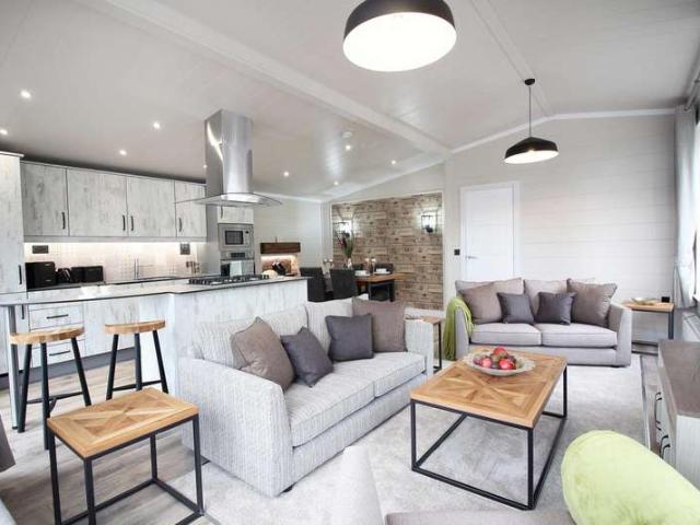 2 Bedroom Lodge Character Property