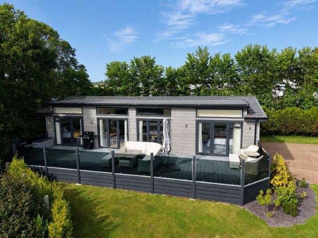 2 Bedroom Lodge Character Property