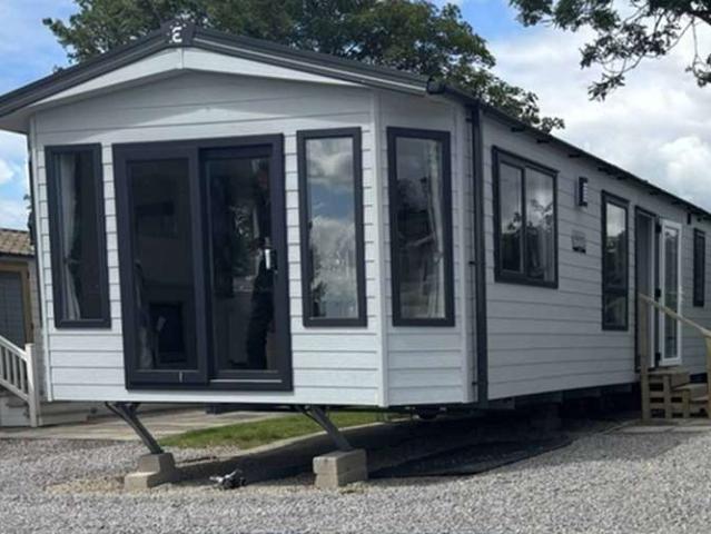 2 Bedroom Lodge Character Property