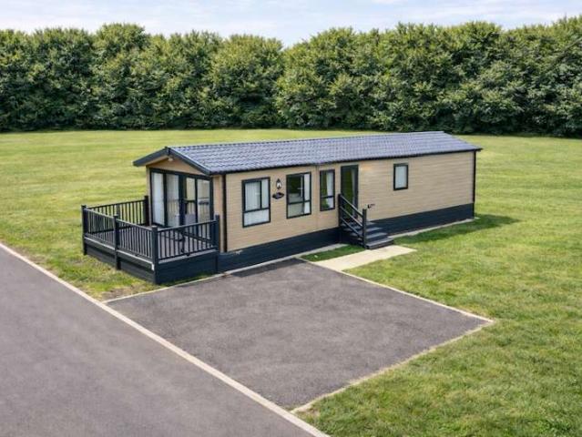 2 Bedroom Lodge Character Property