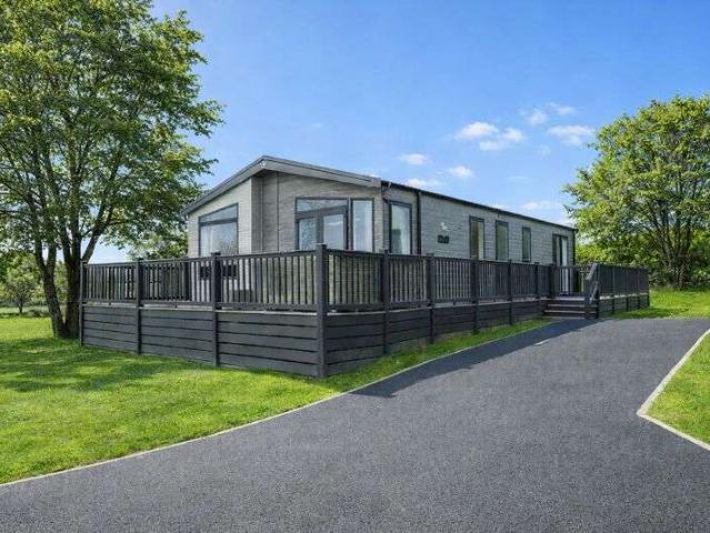 2 Bedroom Lodge Character Property