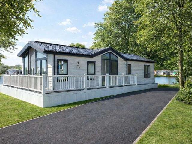 2 Bedroom Lodge Character Property