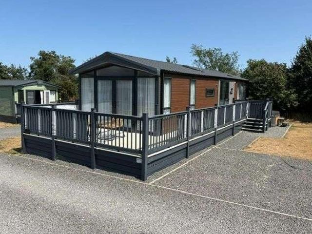 2 Bedroom Lodge Character Property