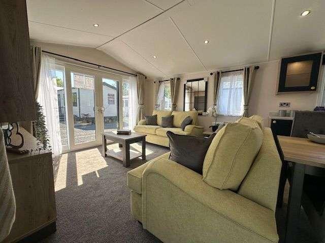 2 Bedroom Lodge Character Property