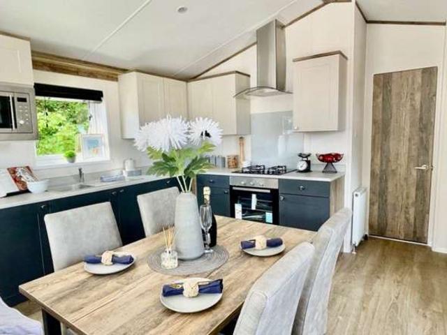 2 Bedroom Lodge Character Property