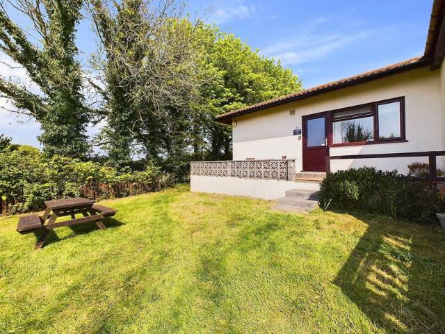 2 Bedroom Lodge Character Property
