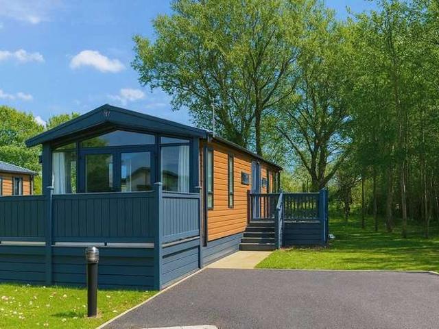 2 Bedroom Lodge Character Property