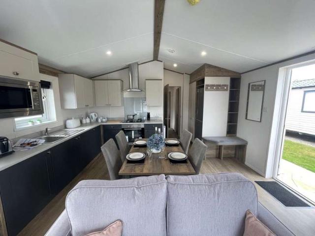 2 Bedroom Lodge Character Property