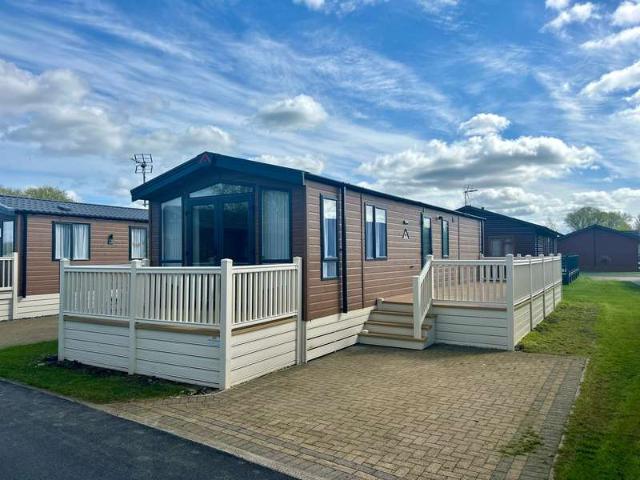 2 Bedroom Lodge Character Property