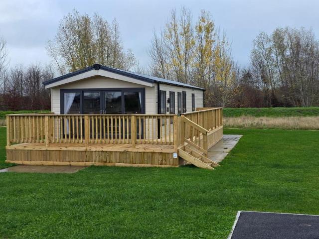 2 bedroom lodge for sale