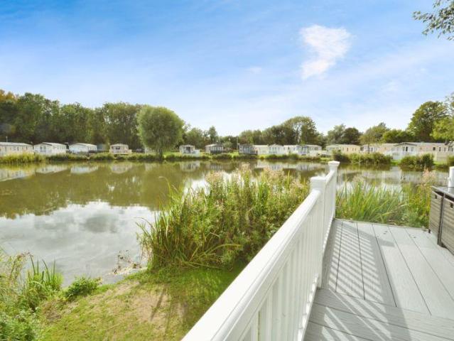 2 bedroom lodge for sale