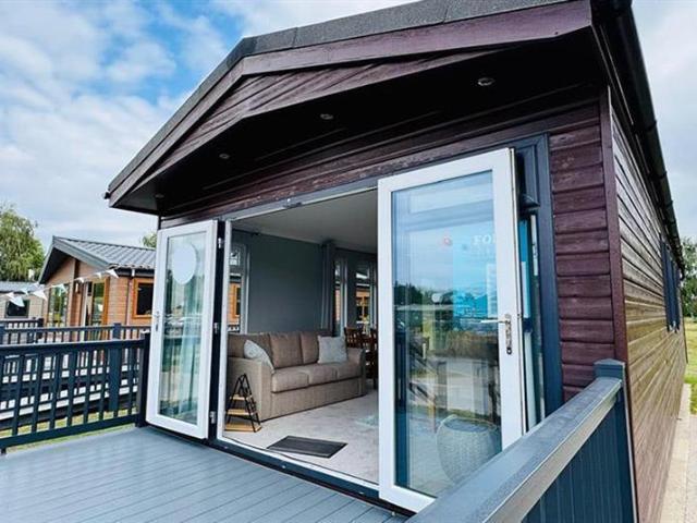 2 bedroom lodge for sale