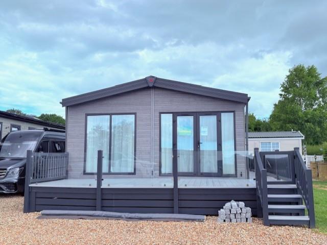 2 bedroom lodge for sale