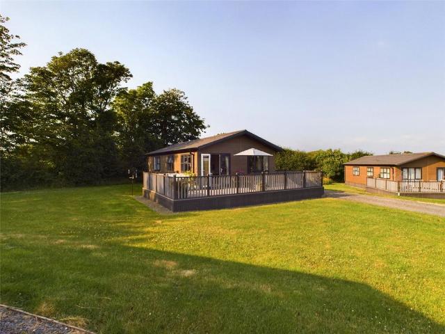 2 bedroom lodge for sale