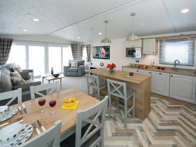 2 bedroom lodge for sale