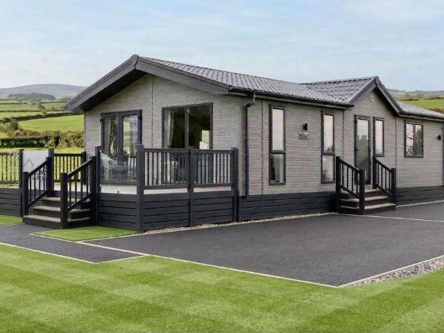 2 bedroom lodge for sale
