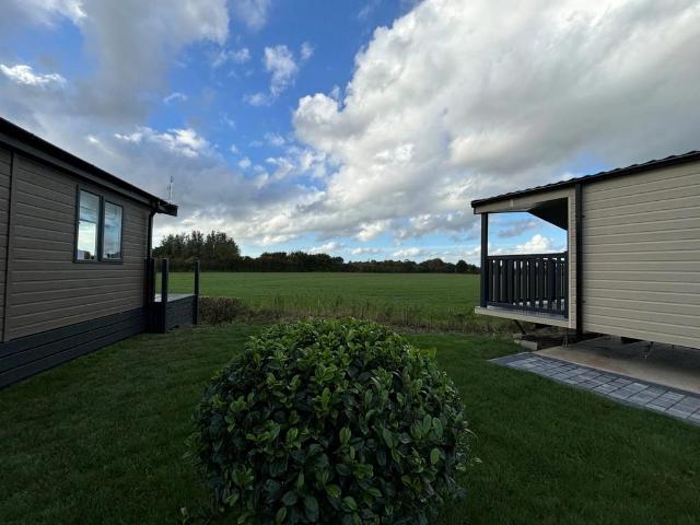 2 bedroom lodge for sale