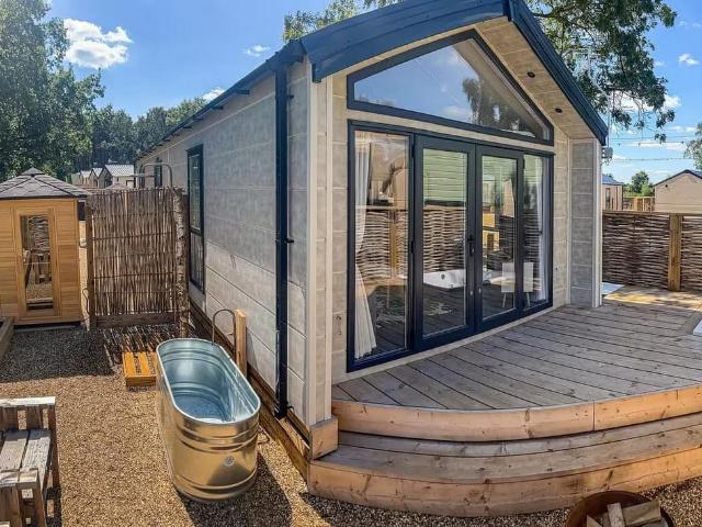 2 bedroom lodge for sale