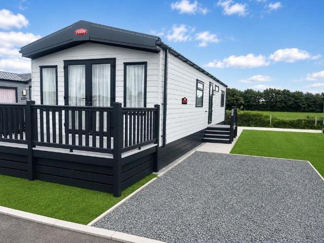 2 bedroom lodge for sale