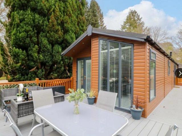 2 bedroom lodge for sale