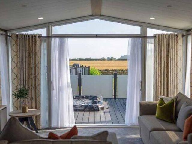 2 bedroom lodge for sale