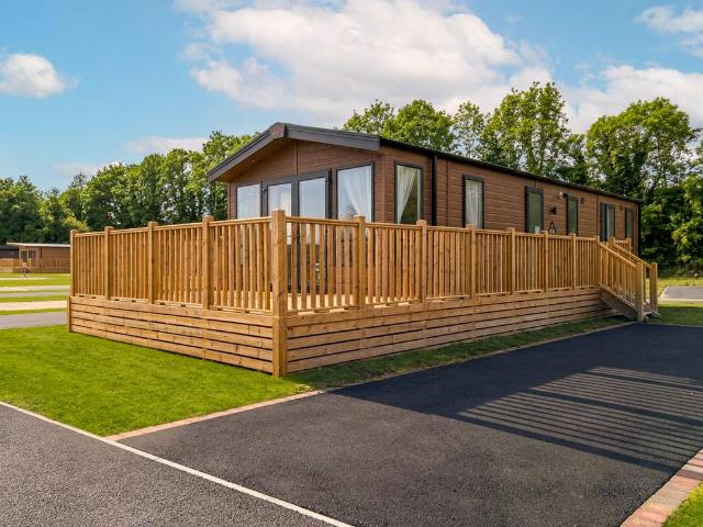 2 bedroom lodge for sale