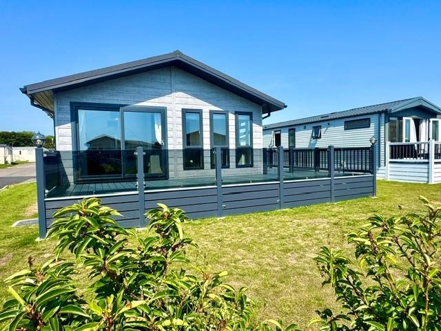 2 bedroom lodge for sale