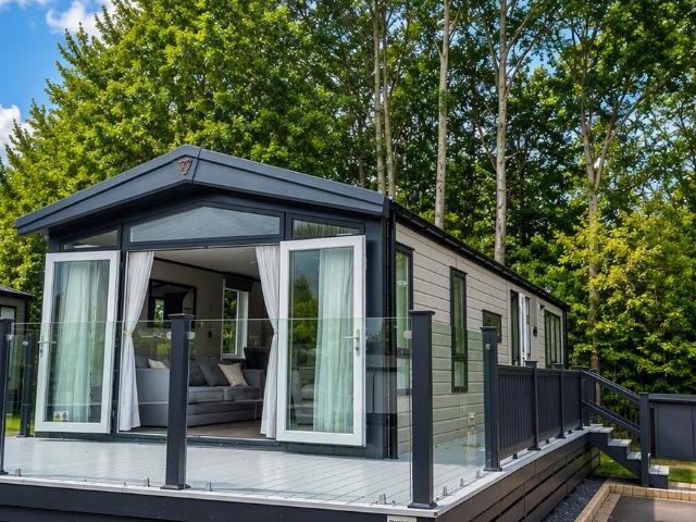 2 bedroom lodge for sale