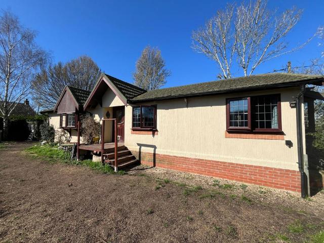 2 bedroom lodge for sale