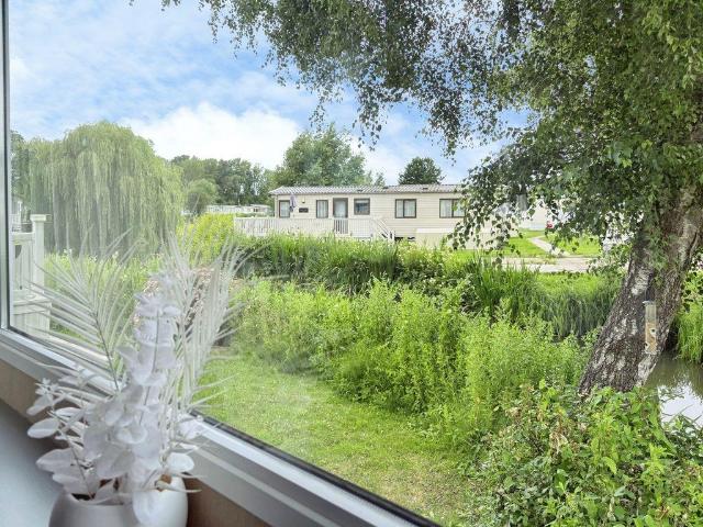 2 bedroom lodge for sale