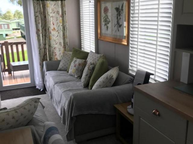 2 bedroom lodge for sale