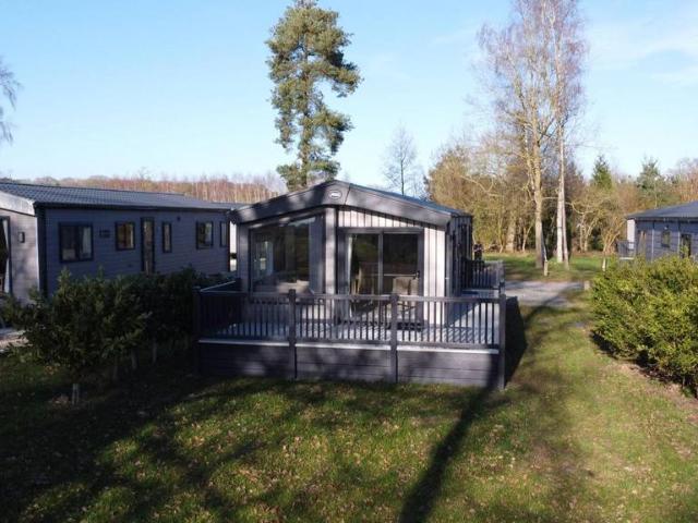 2 bedroom lodge for sale