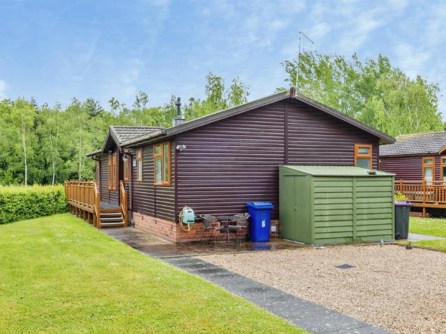 2 bedroom lodge for sale