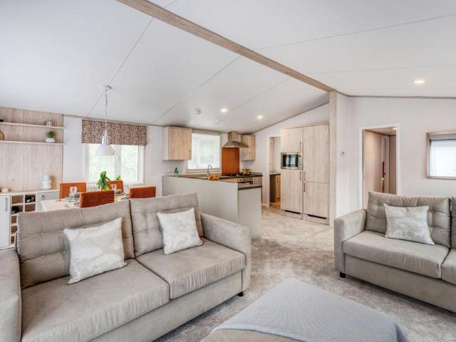 2 bedroom lodge for sale
