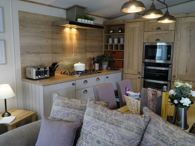 2 bedroom lodge for sale