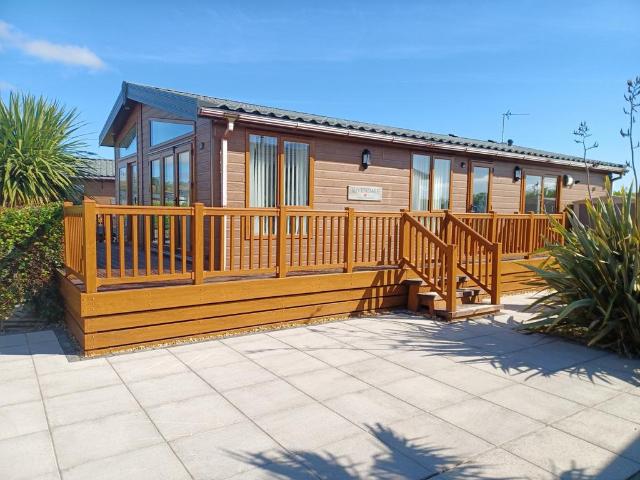 2 bedroom lodge for sale
